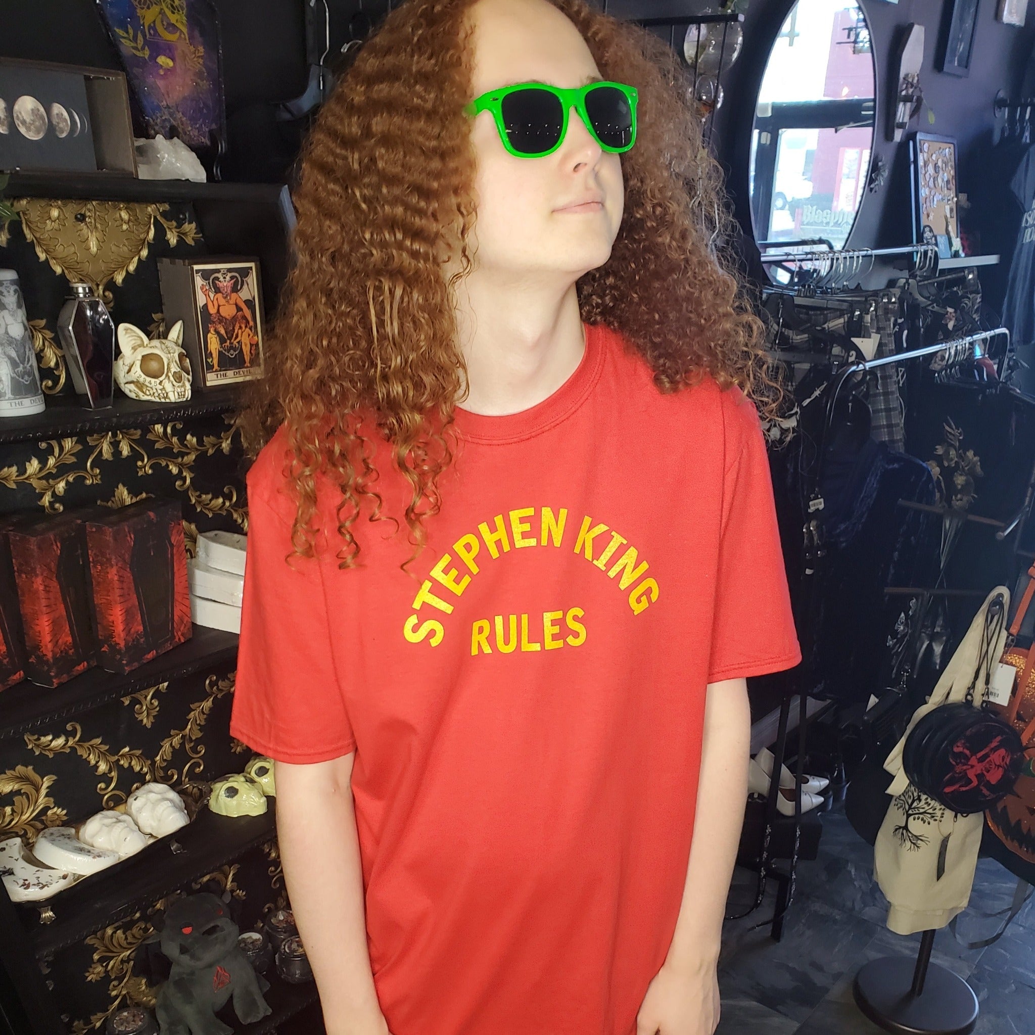 Stephen King Rules T-Shirt – Nona and Papa Gifts
